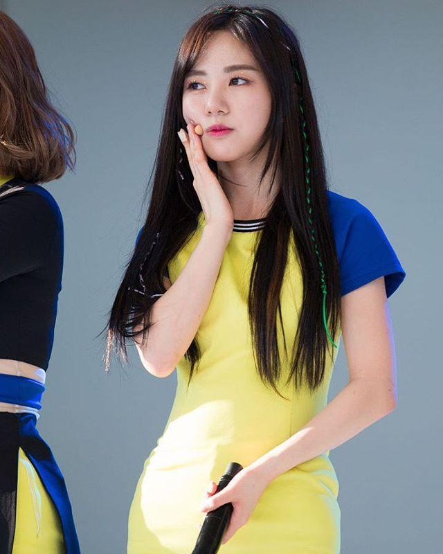 cheek poke | Scrolller