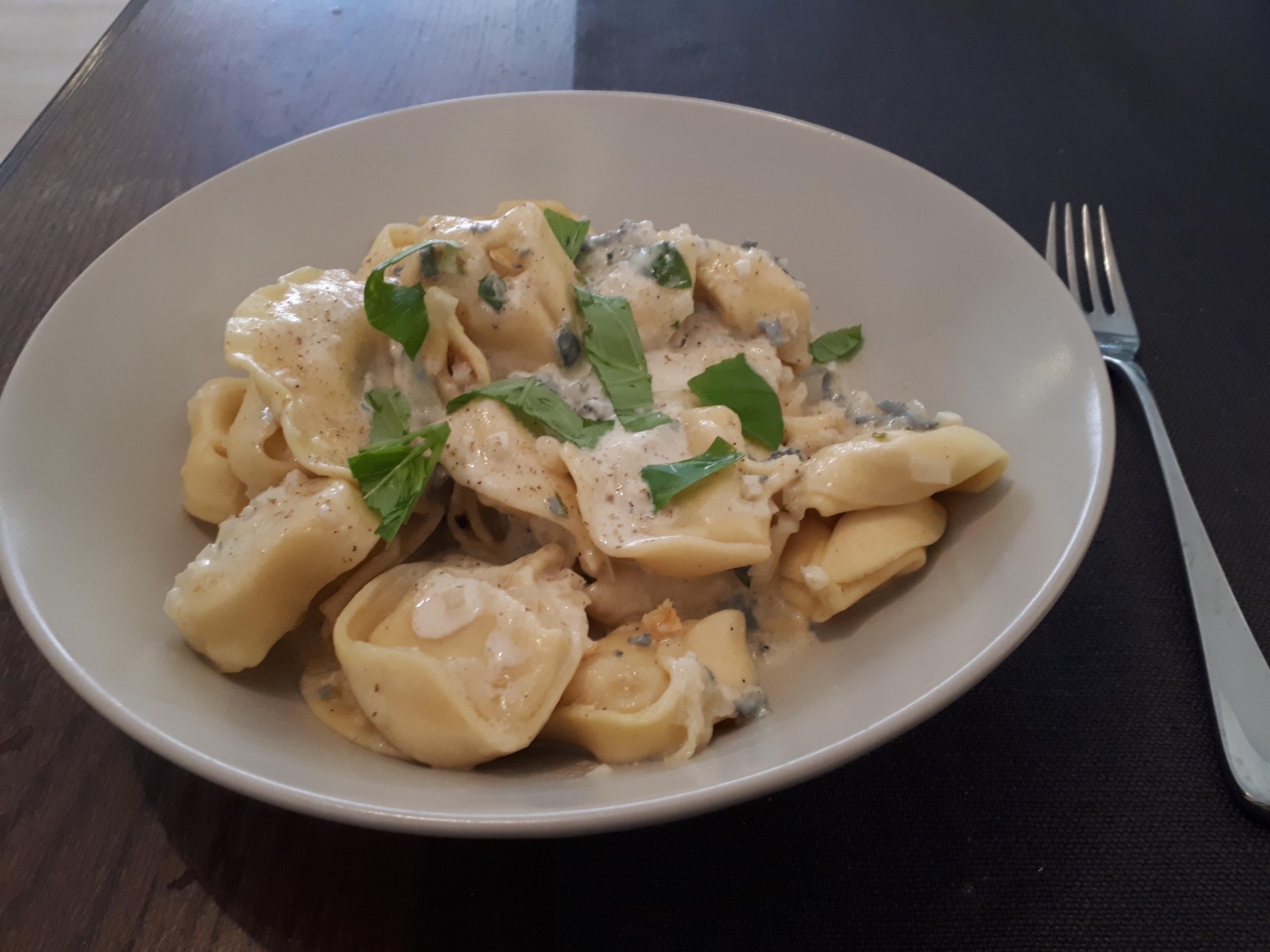 Cheese-filled Tortellini with Blue-Cheese-Sauce | Scrolller