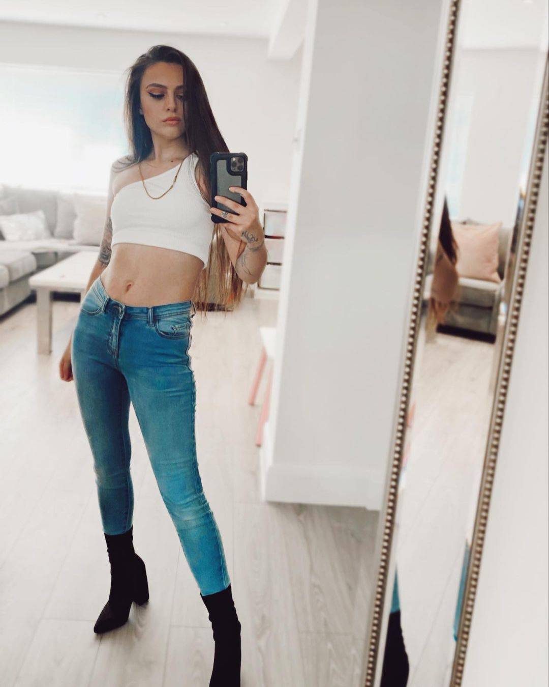 God Cher Lloyd is fit as anything. Such an amazing body! | Scrolller