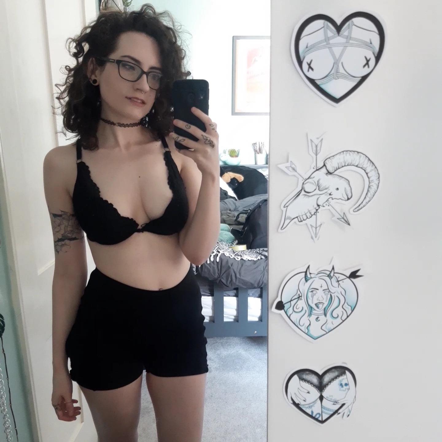 Chill day at home 🥰 | Scrolller