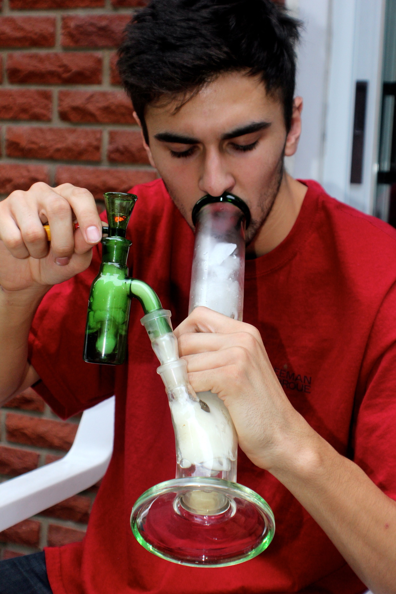 Chilled bong | Scrolller