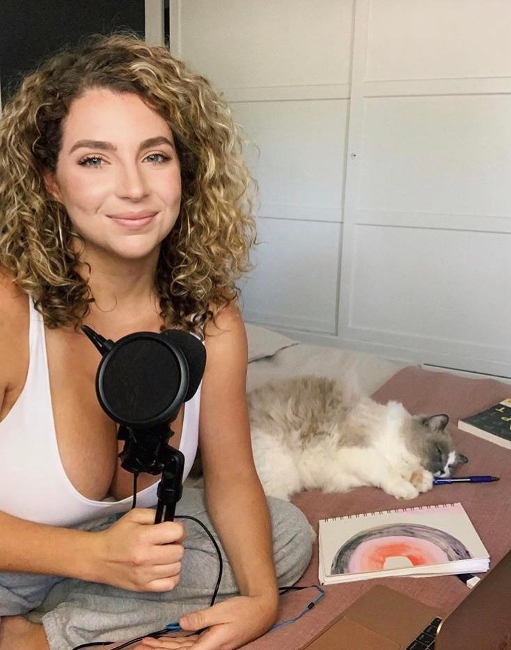 Chillin with her Cat | Scrolller