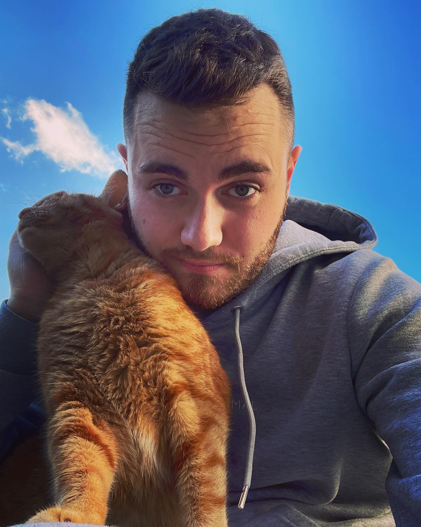 Chilling With My Favourite Ginger Scrolller