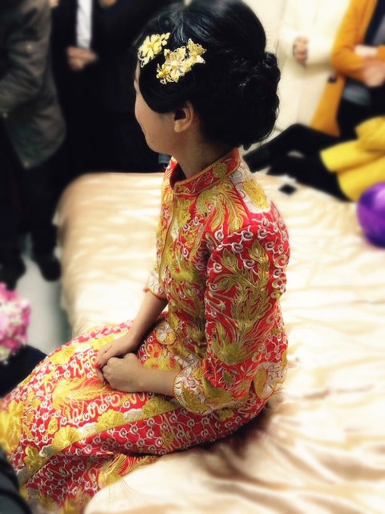 Chinese Traditional Wedding Dress | Scrolller