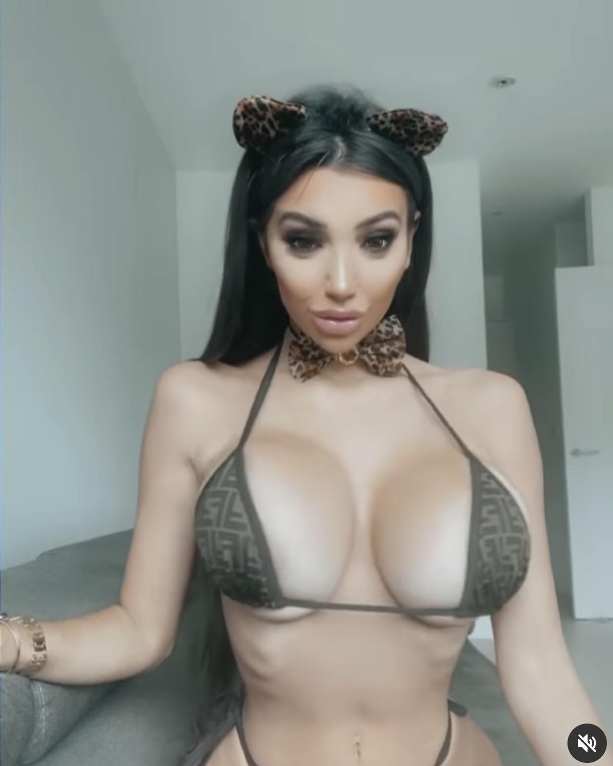 Chloe Khan | Scrolller