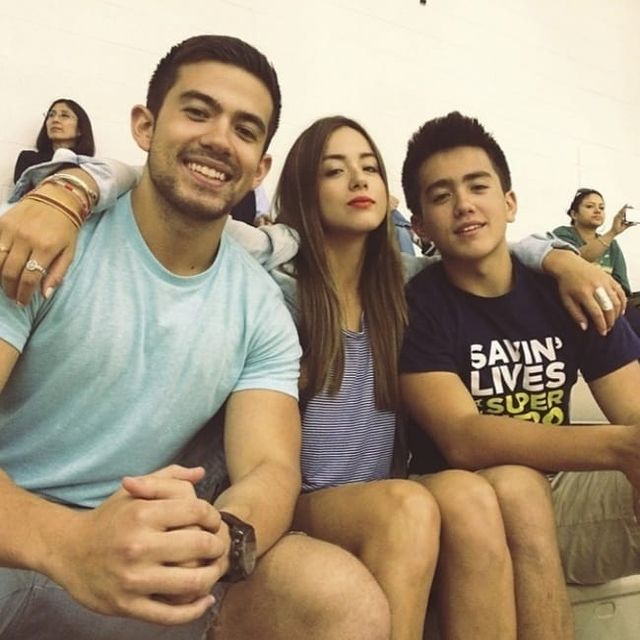 chloe with her brothers | Scrolller