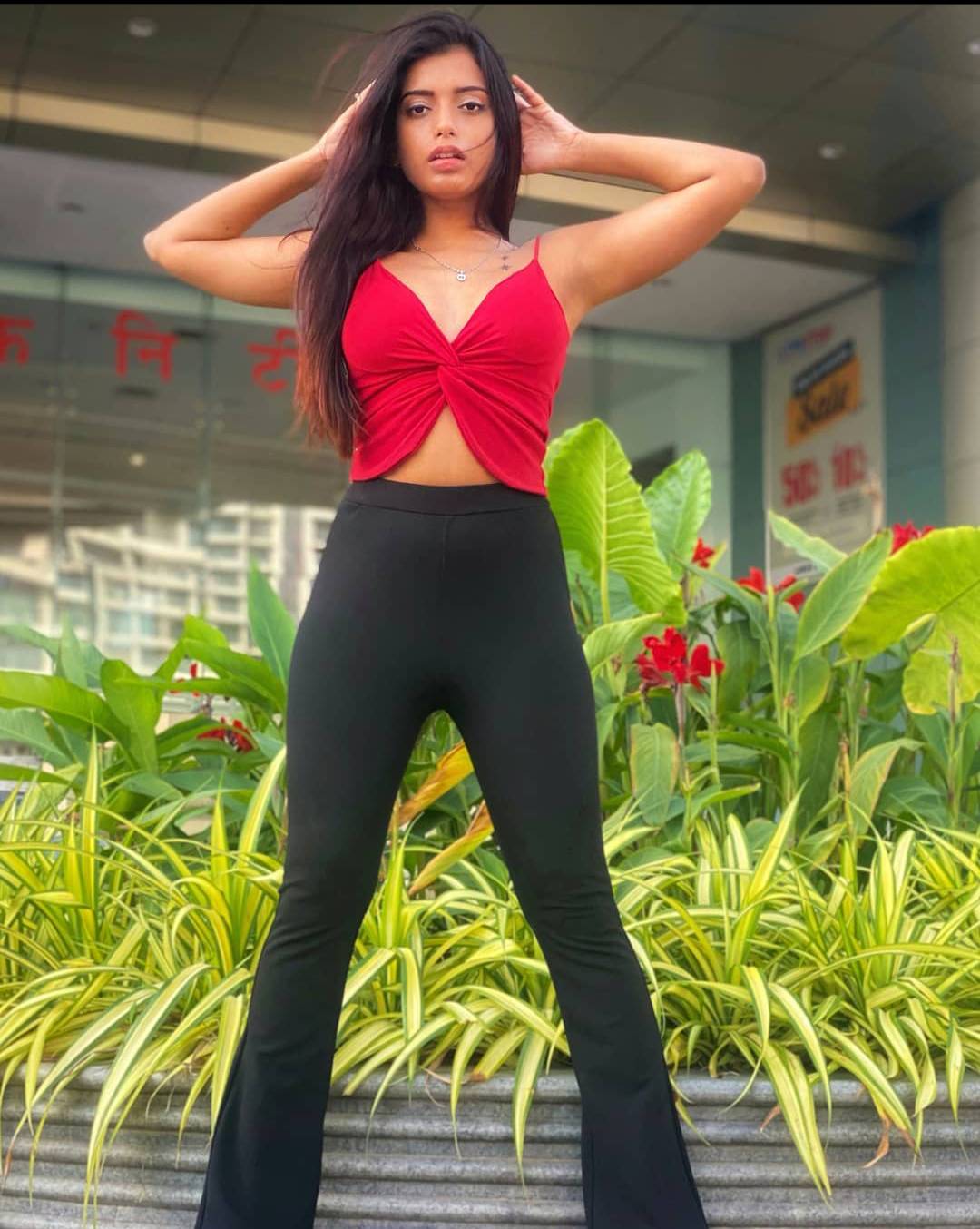 Chocolaty armpit of Amisha Sinha | Scrolller