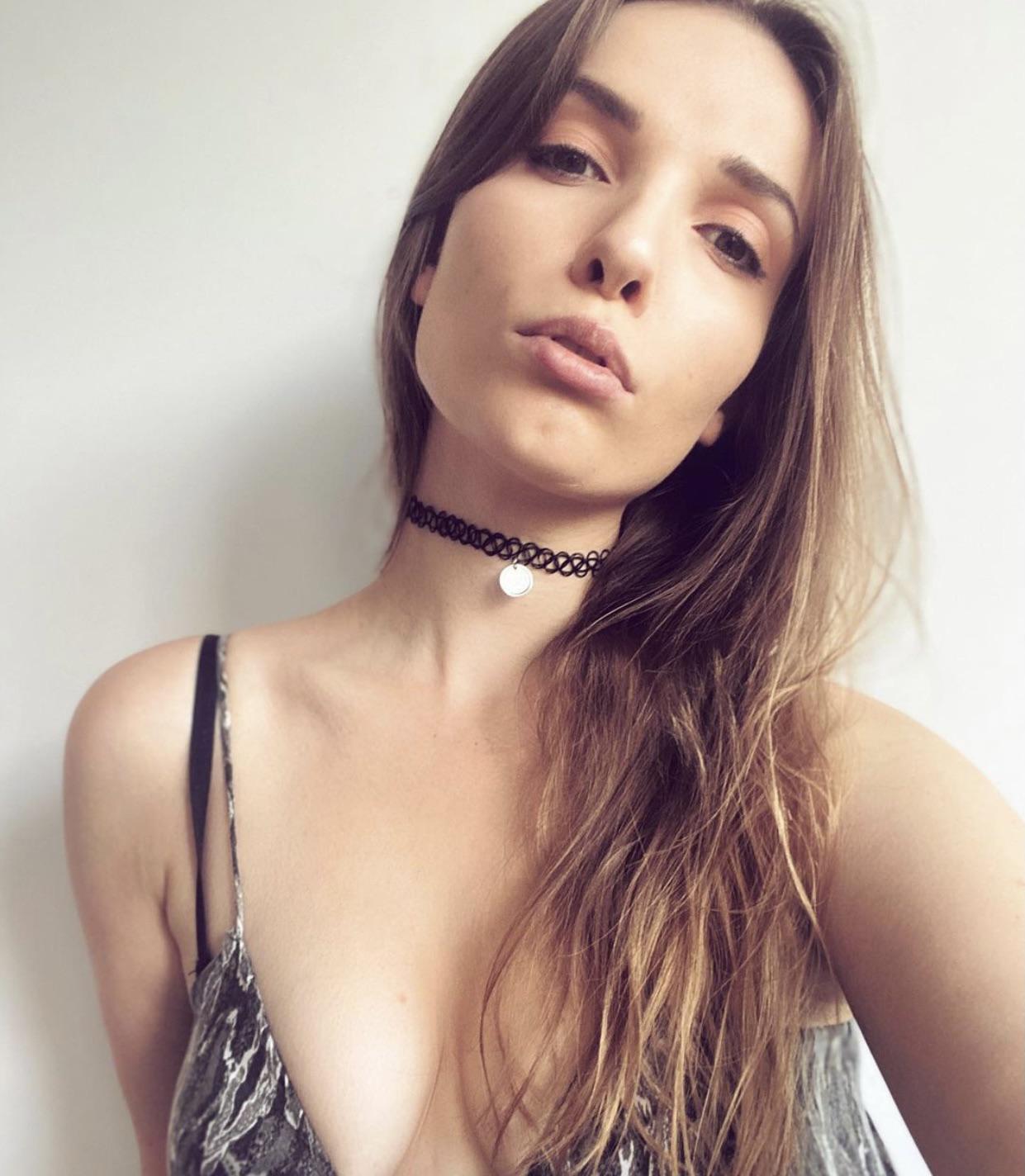 Choke me ♥️ | Scrolller