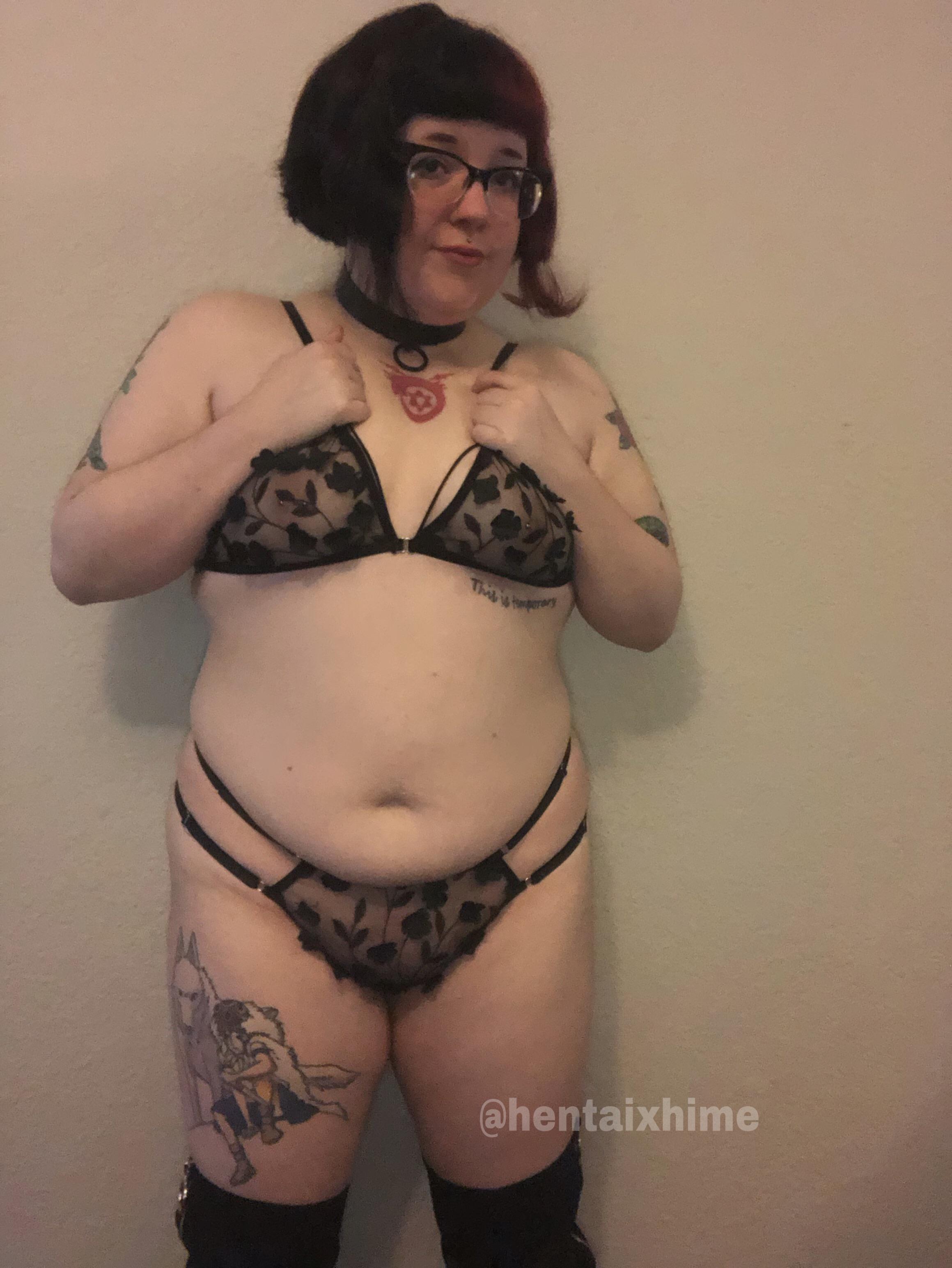 Choke me please 😈 | Scrolller