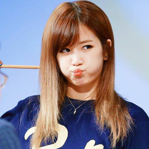 Chorong pulling a face | Scrolller