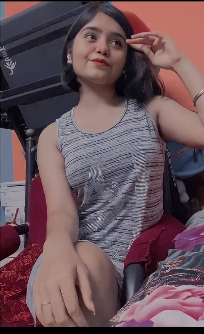 Choti Umar Se Hi Mere Senior Yusuf Ki Lund Ko Soch Rahe Hai Kya Kare