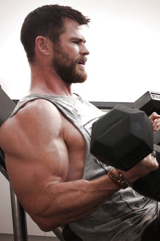 Chris Hemsworth | Scrolller
