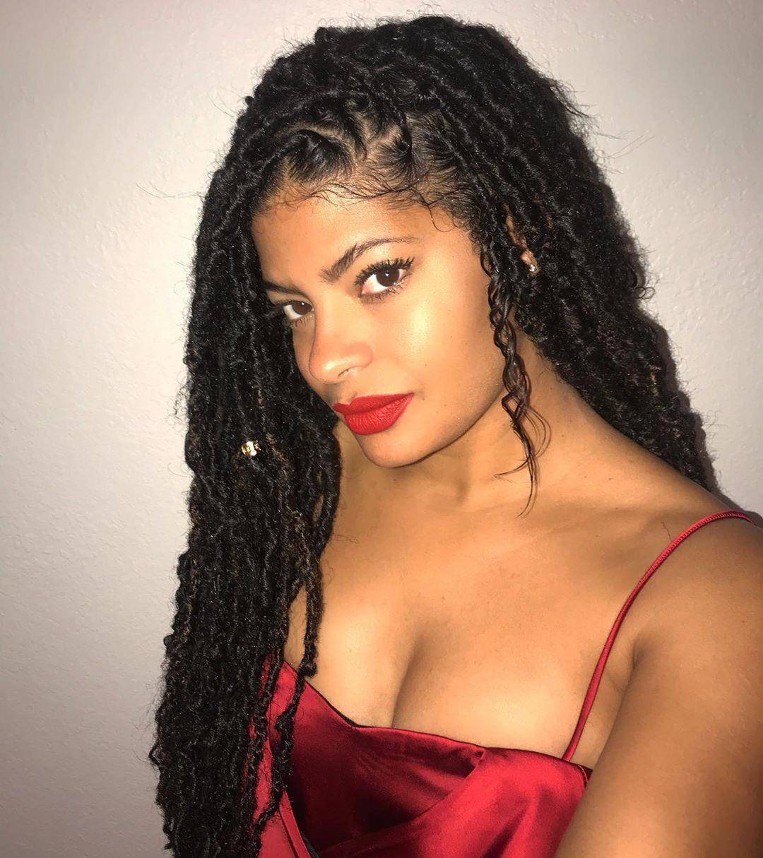 Christina | Scrolller