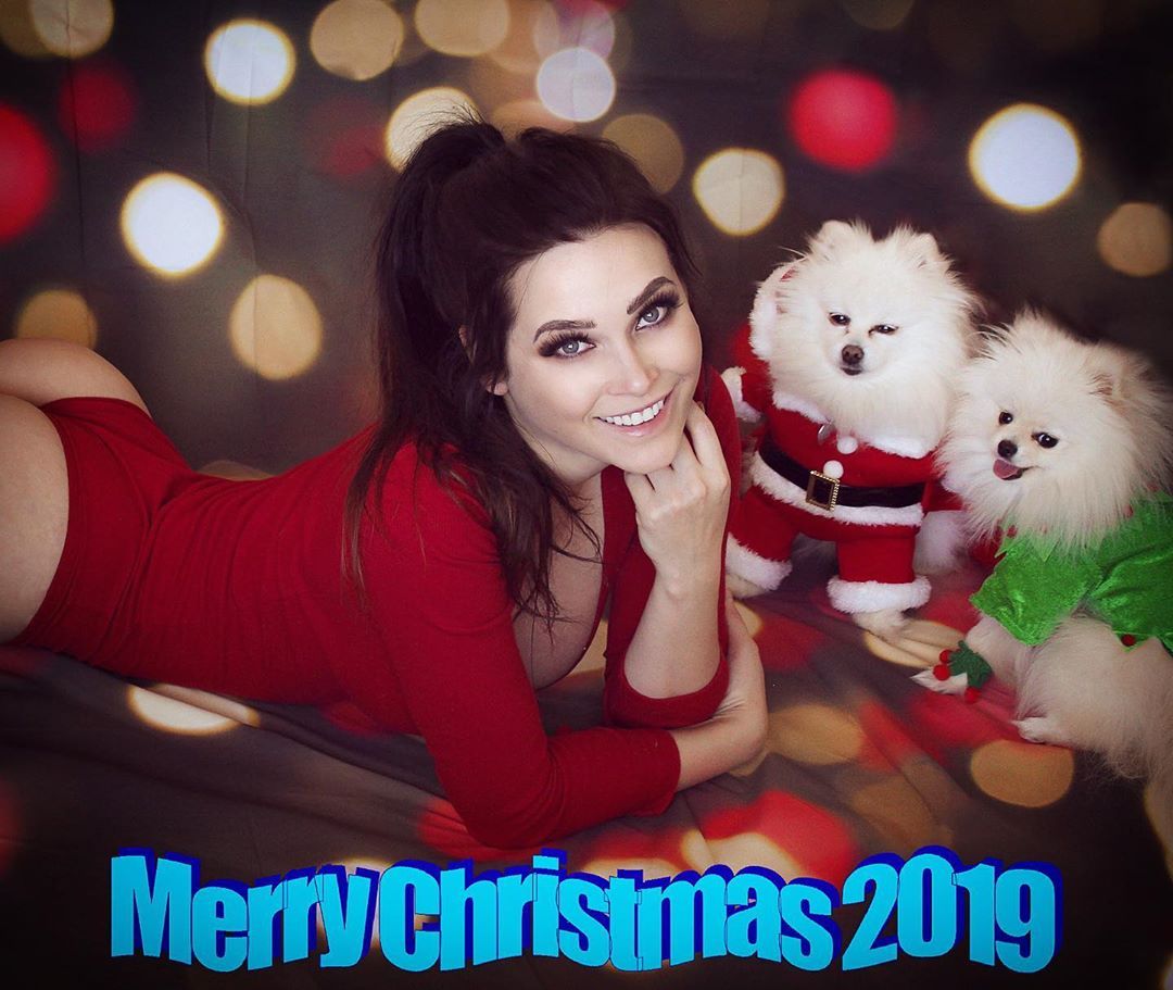 Christmas babe | Scrolller