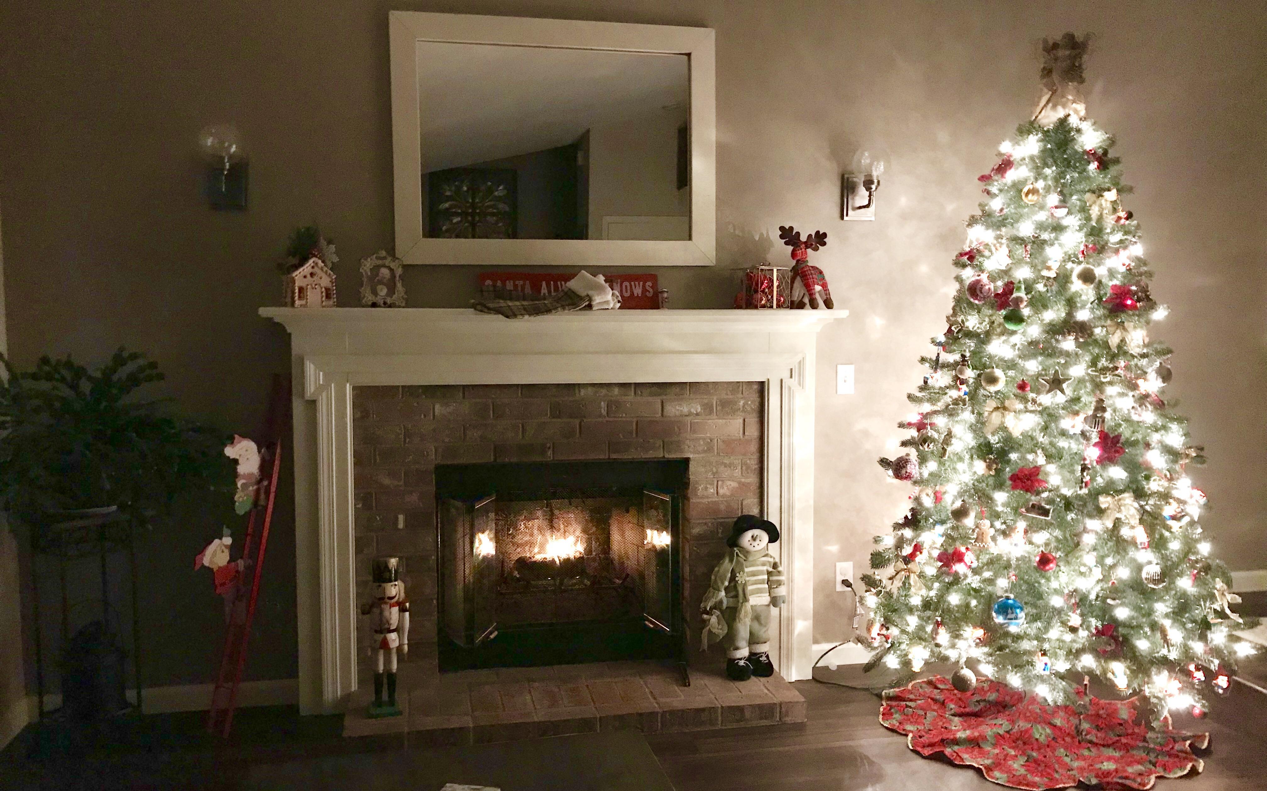 Christmas in full swing at my house! Deck the halls! | Scrolller
