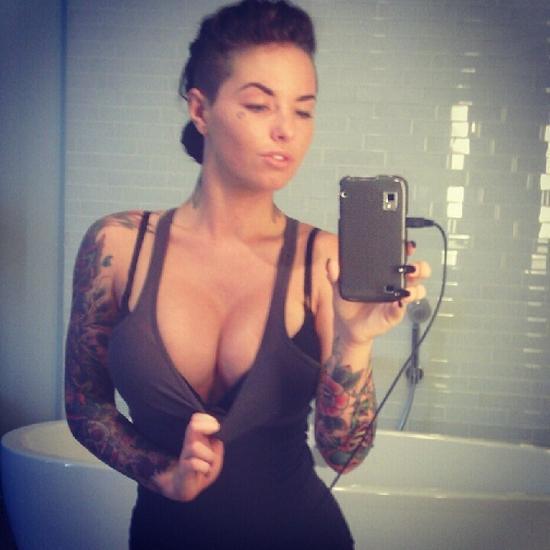 Christy Mack selfie in the bathroom | Scrolller