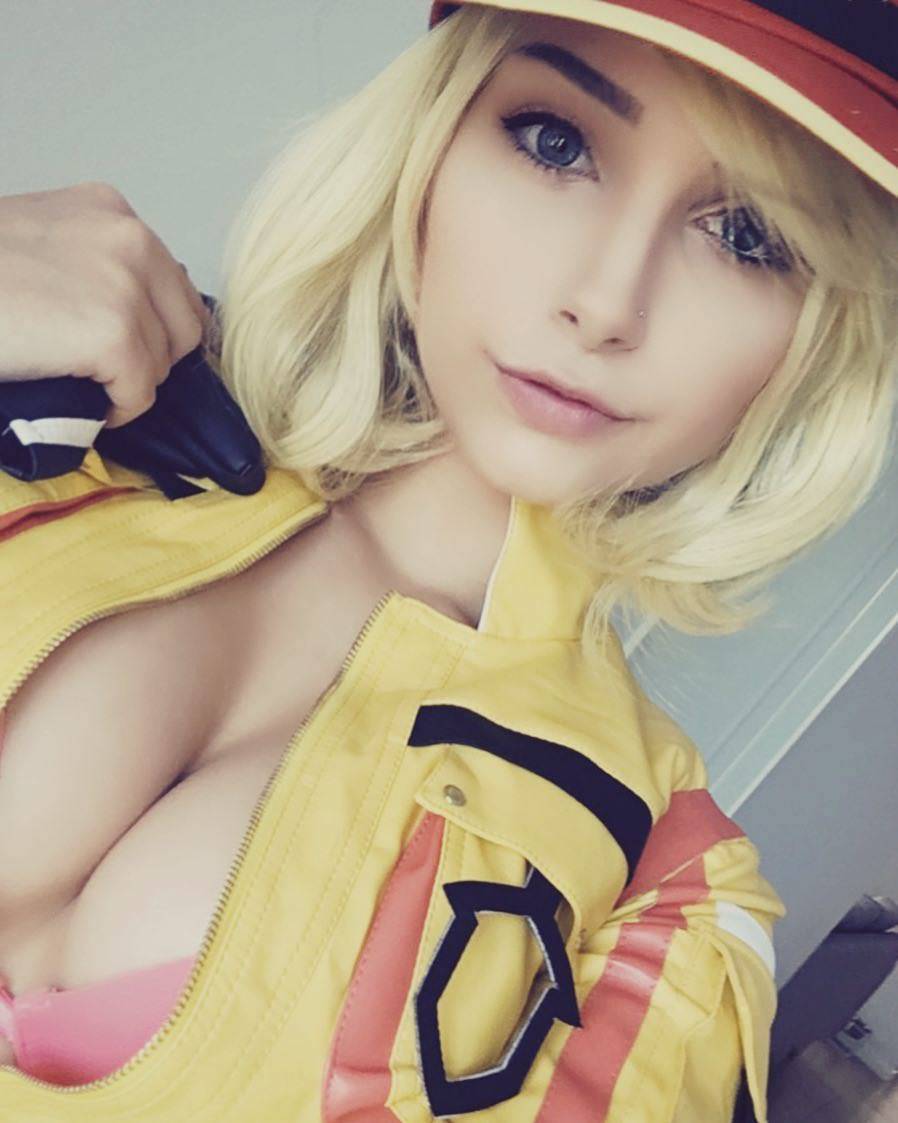 Cindy Selfie | Scrolller