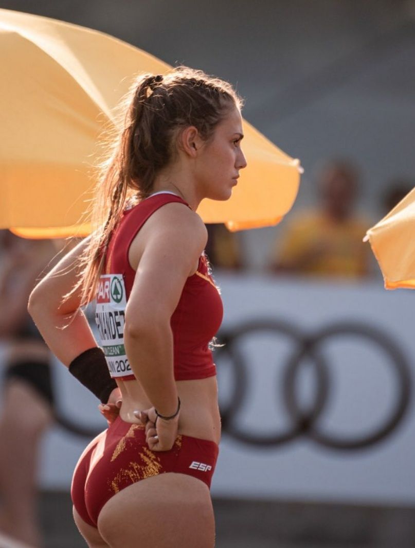 Clara Fernandez | Scrolller