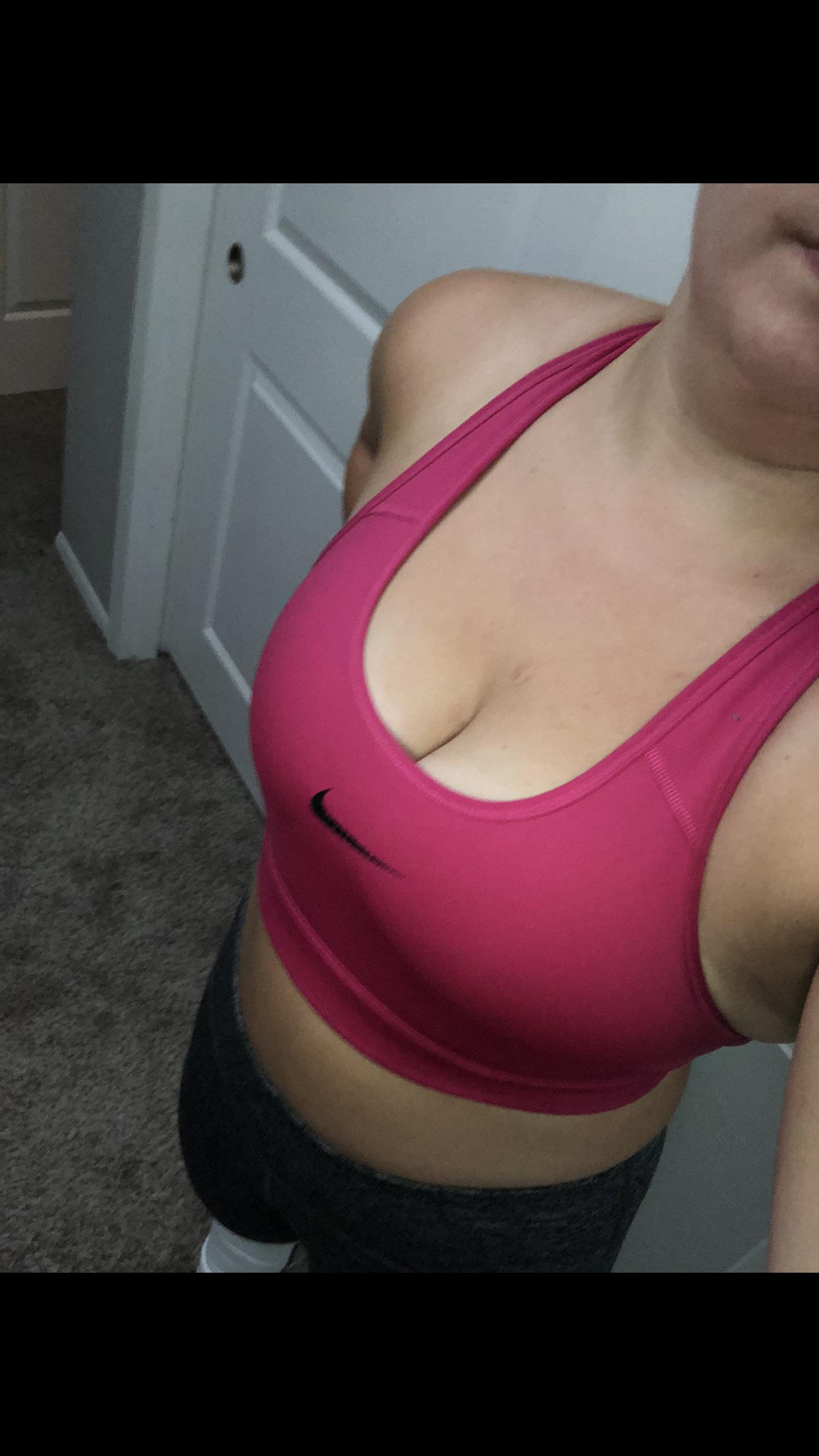 Classic pink nike | Scrolller