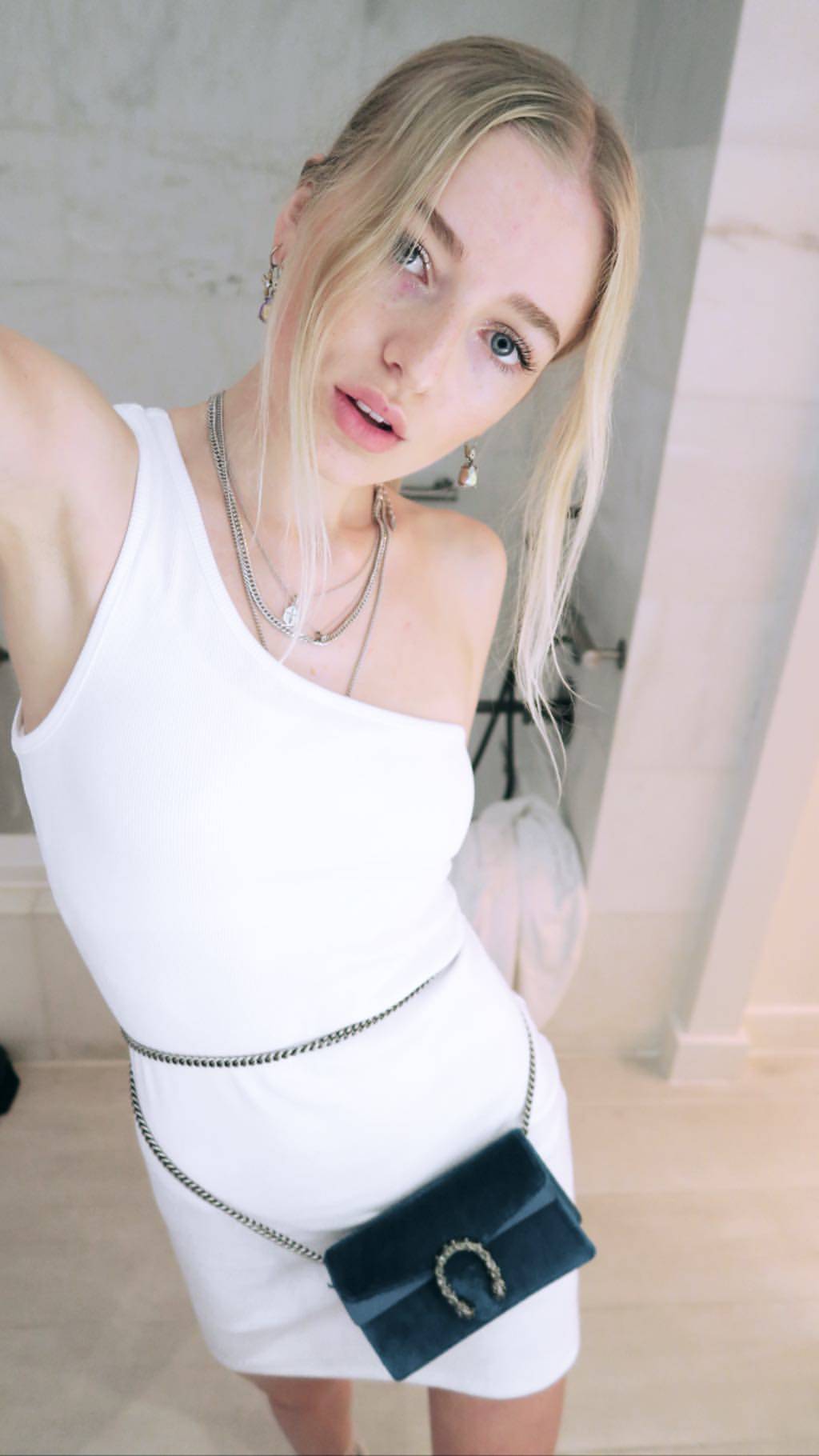 Classy 👗 Scrolller