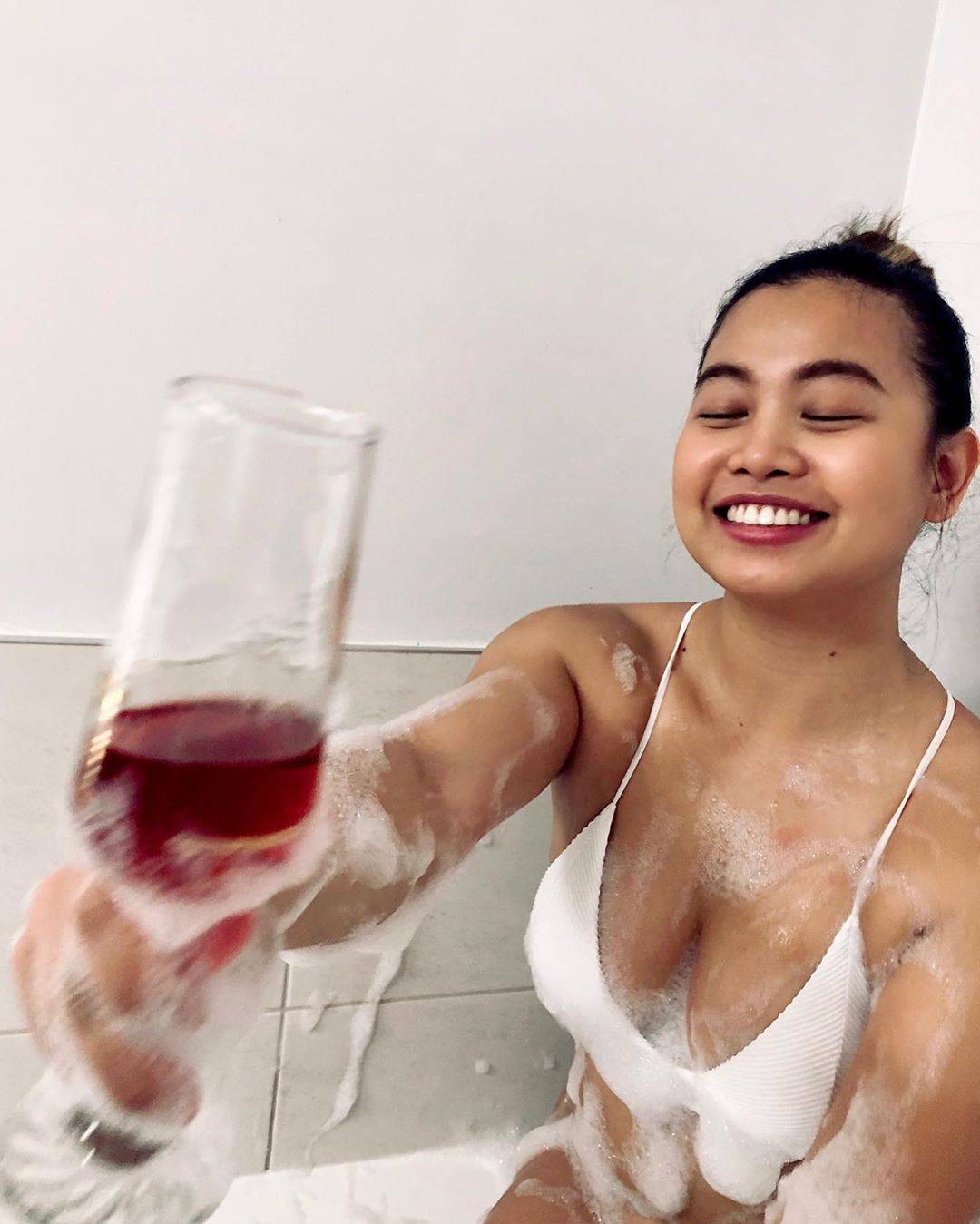 Classy post-dinner date | Scrolller