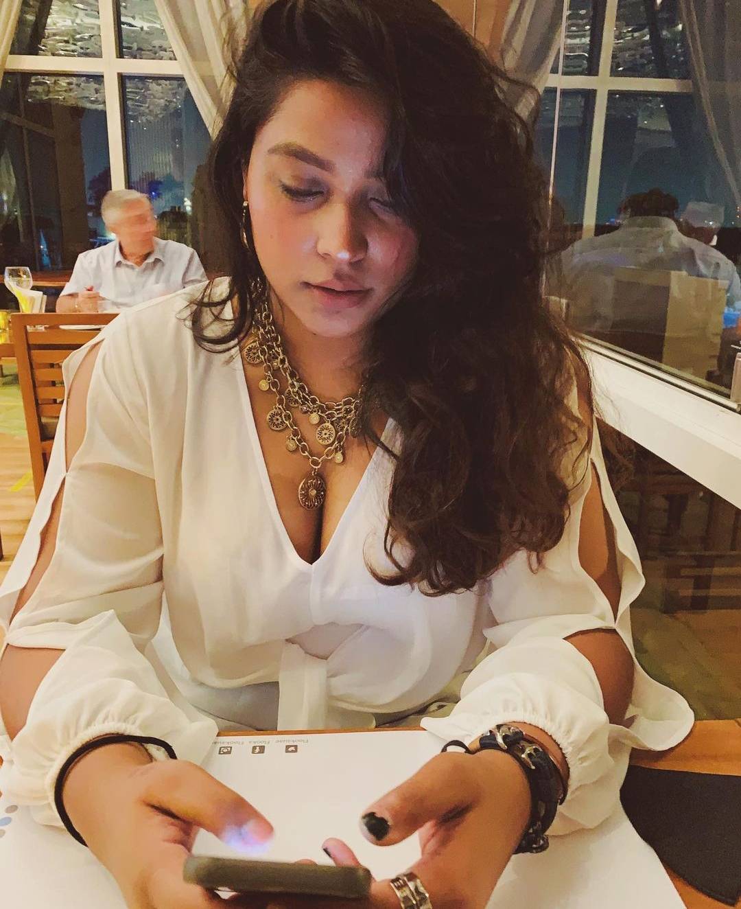 Cleavage | Scrolller