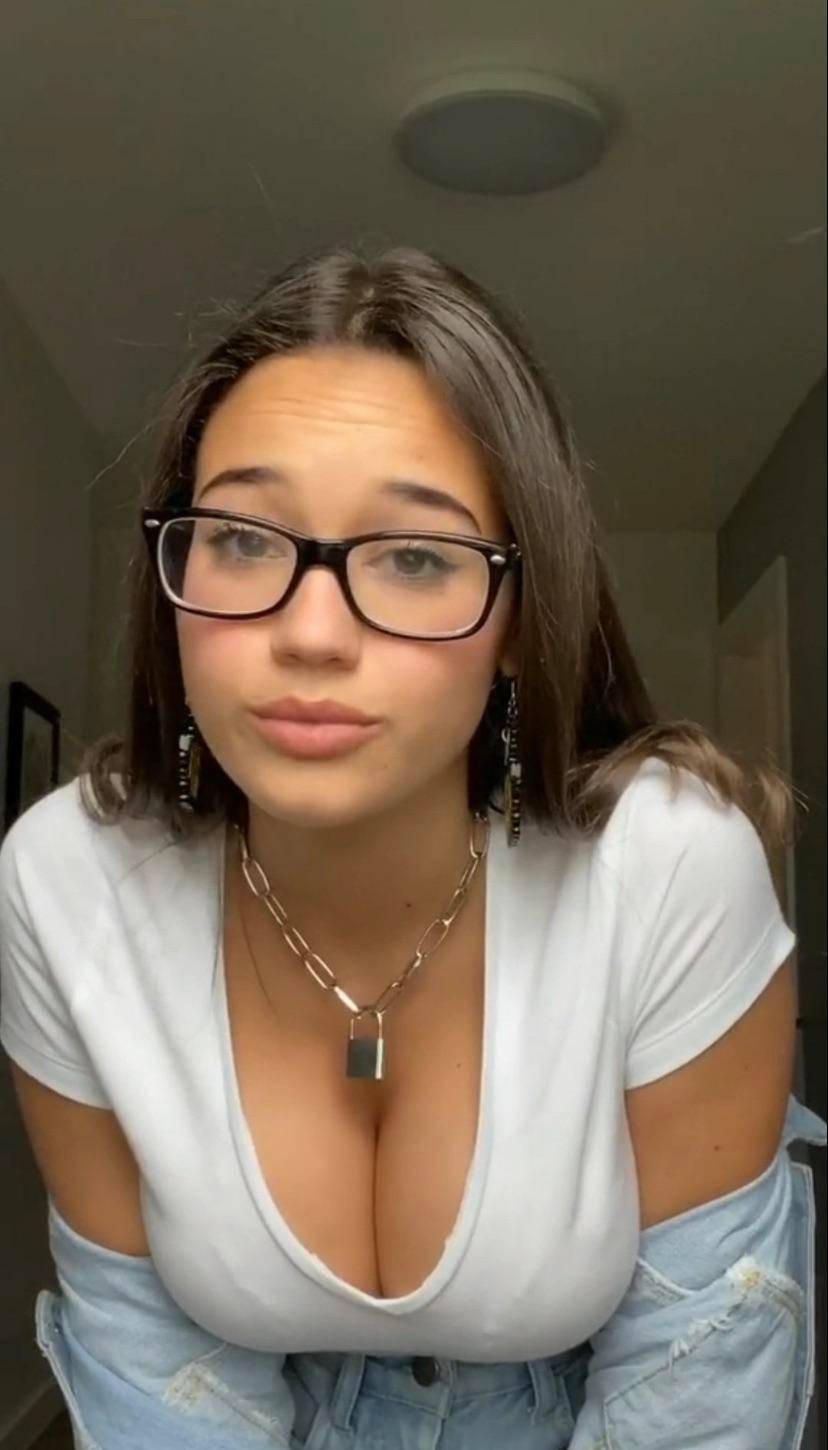 Cleavage | Scrolller