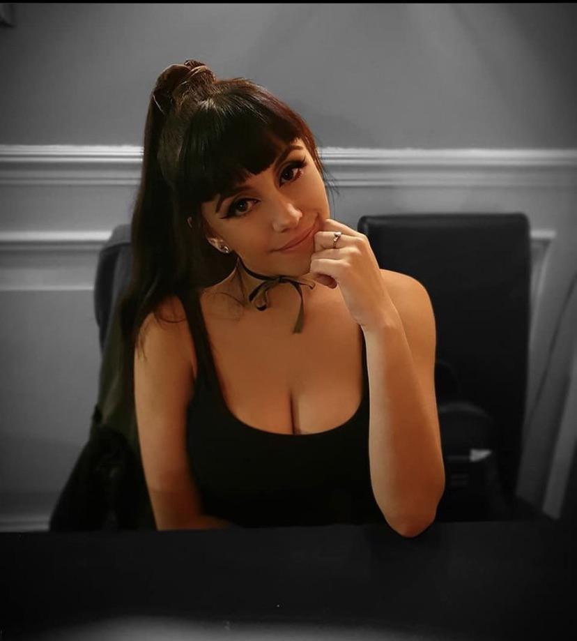 Cleavage | Scrolller