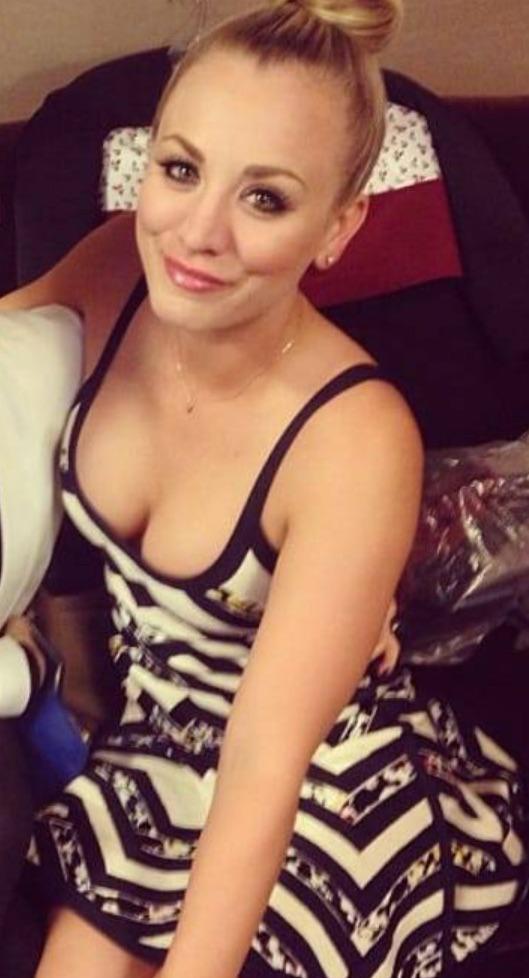 Cleavage | Scrolller