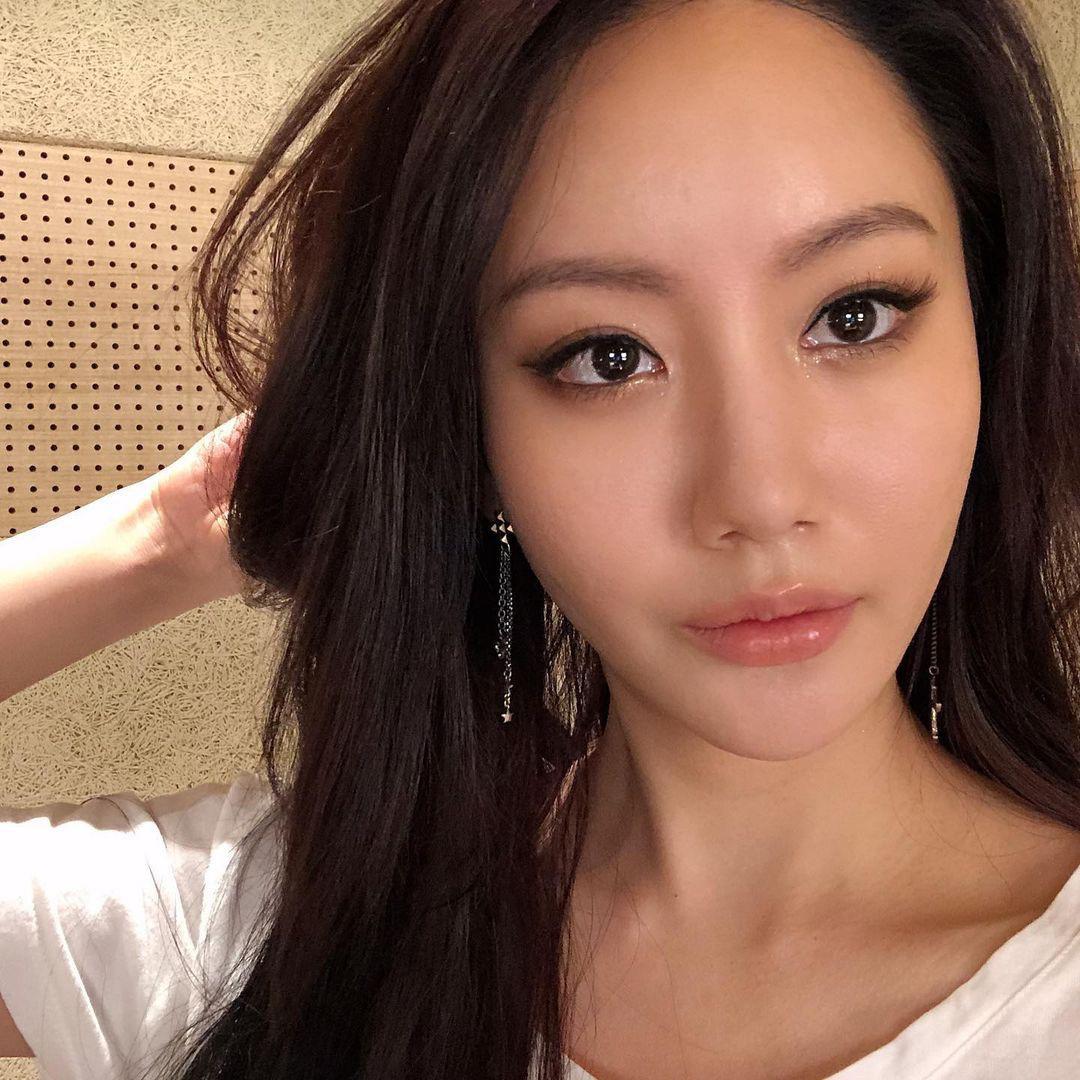 Close-up | Scrolller