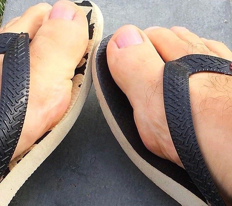 Closeup hairy flip flop toes | Scrolller