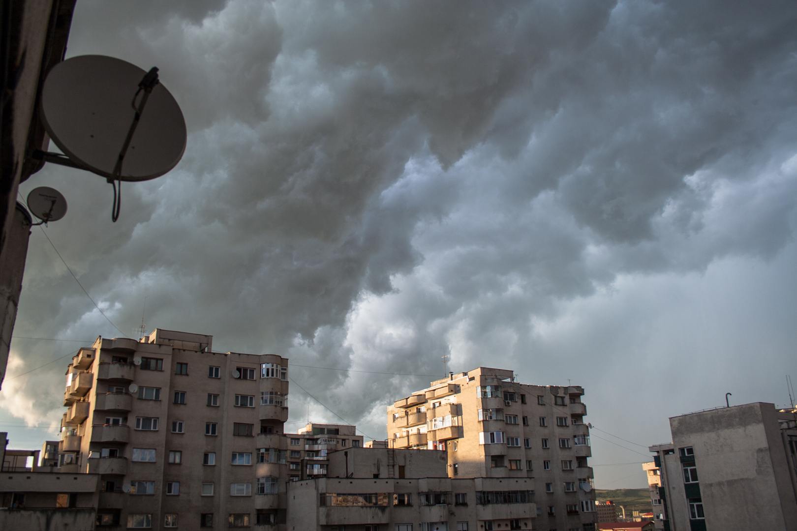 Clouds above Mărăşti, Cluj-Napoca [1620x1080] [OC] | Scrolller