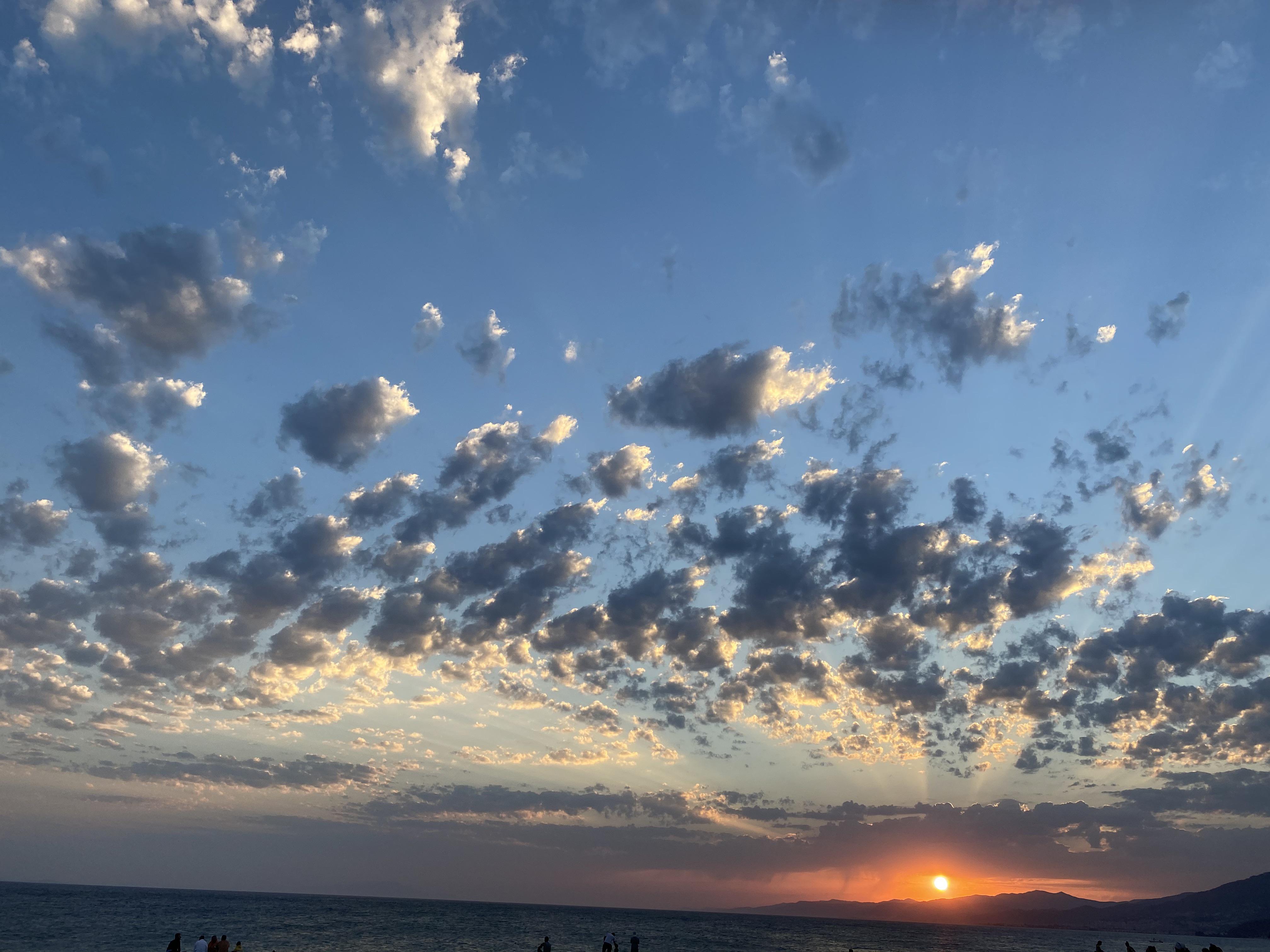 Clouds gone wild! | Scrolller