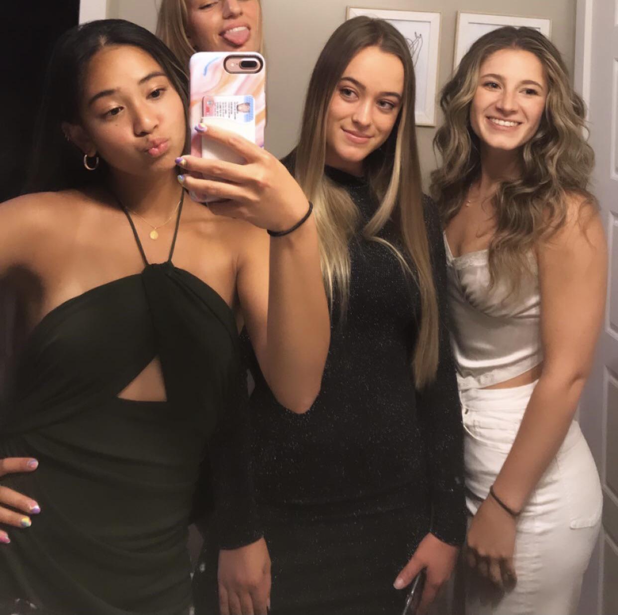 College babes | Scrolller