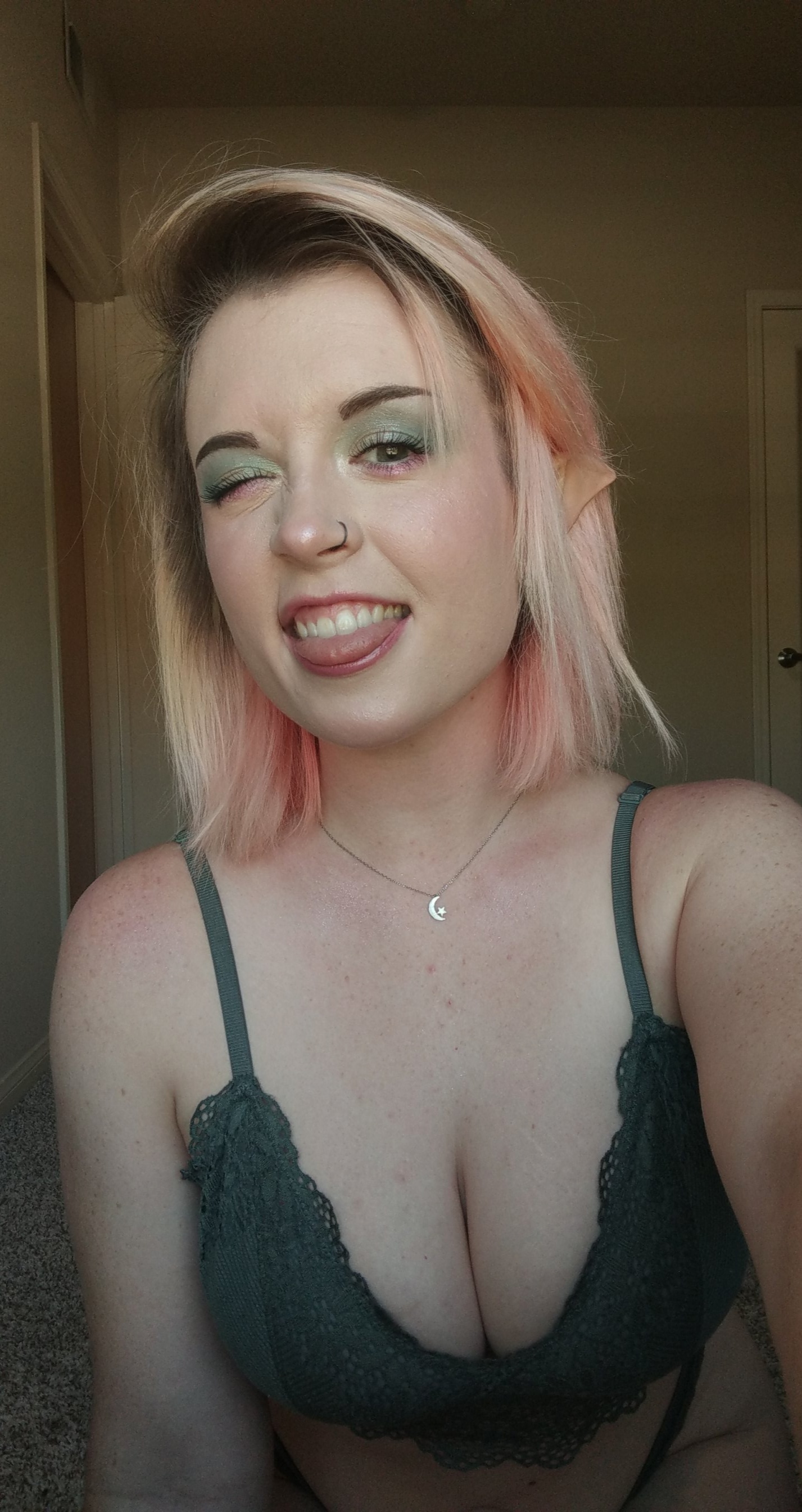 Come See this Peach Haired Pixie on OnlyFans ☺️ | Scrolller