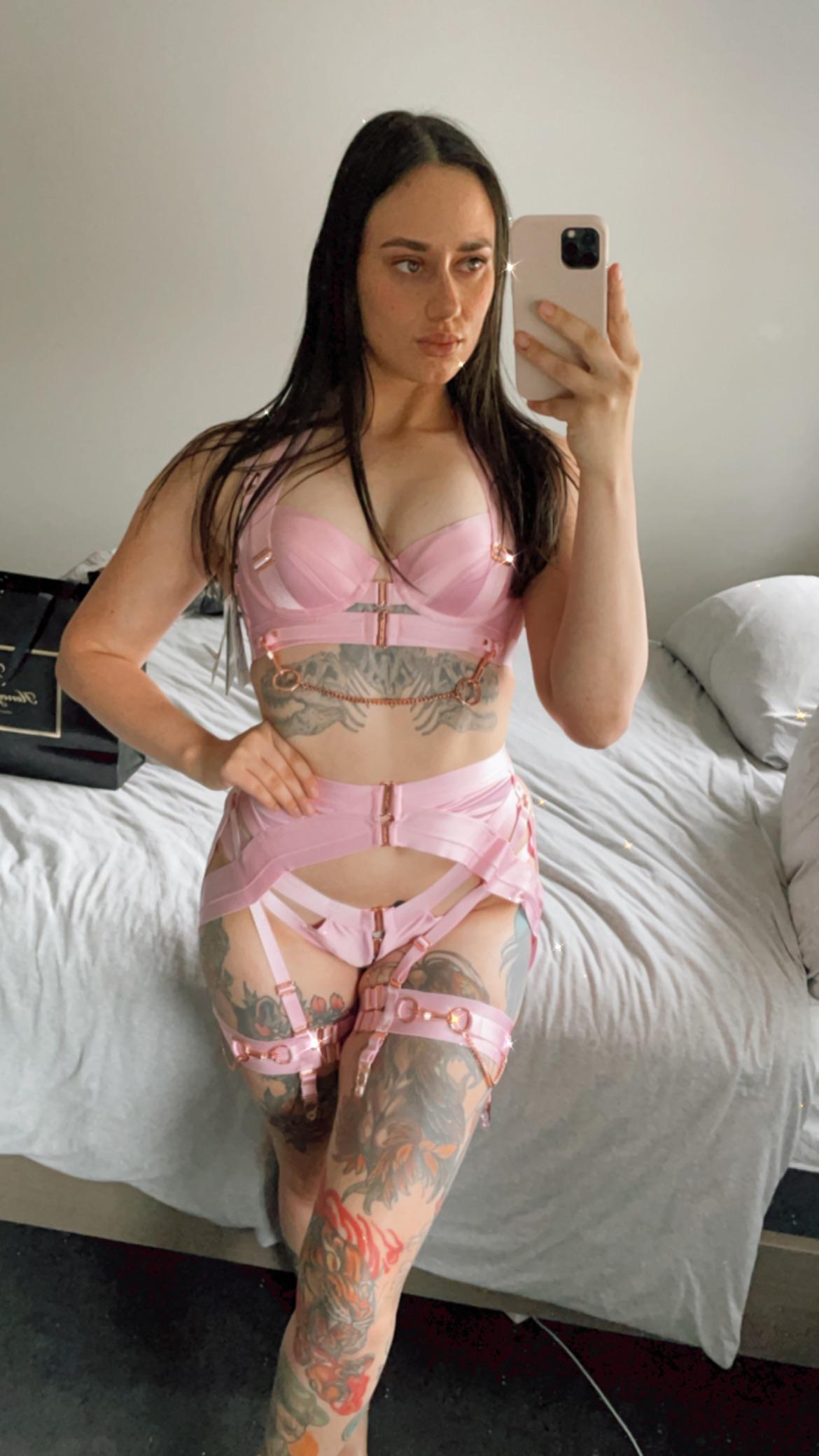 Come undress me? | Scrolller