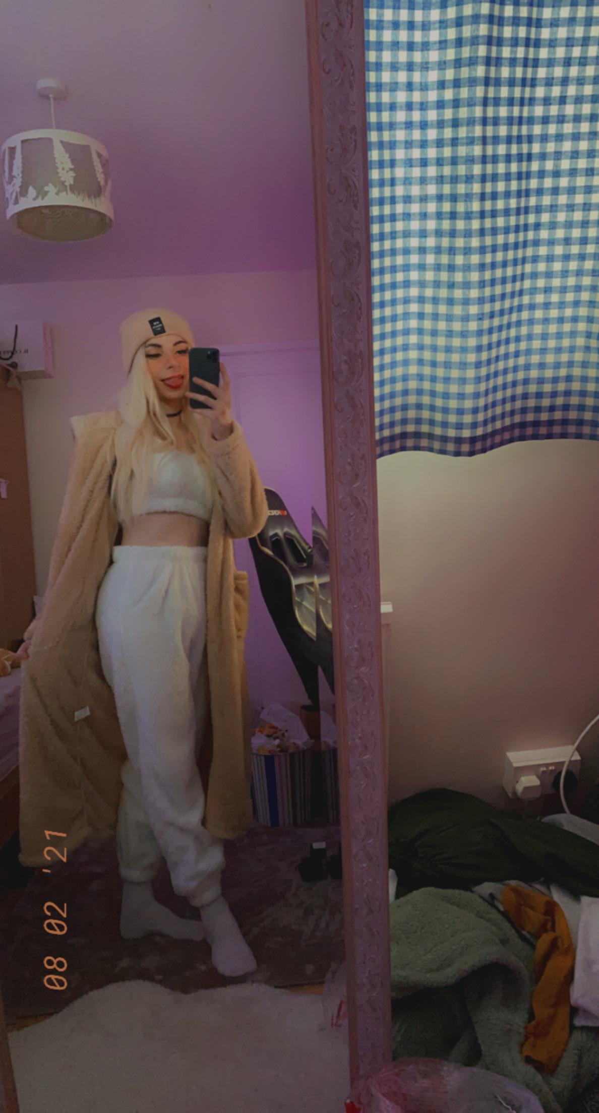 Comfy day x | Scrolller