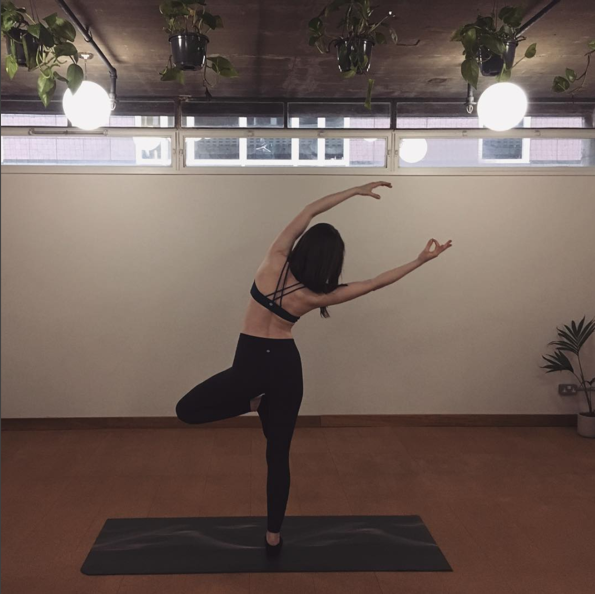 [COMP] Tree pose side bend variation | Scrolller