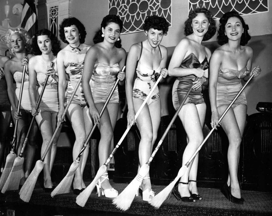 Competitive sweeping-up from 1950. | Scrolller