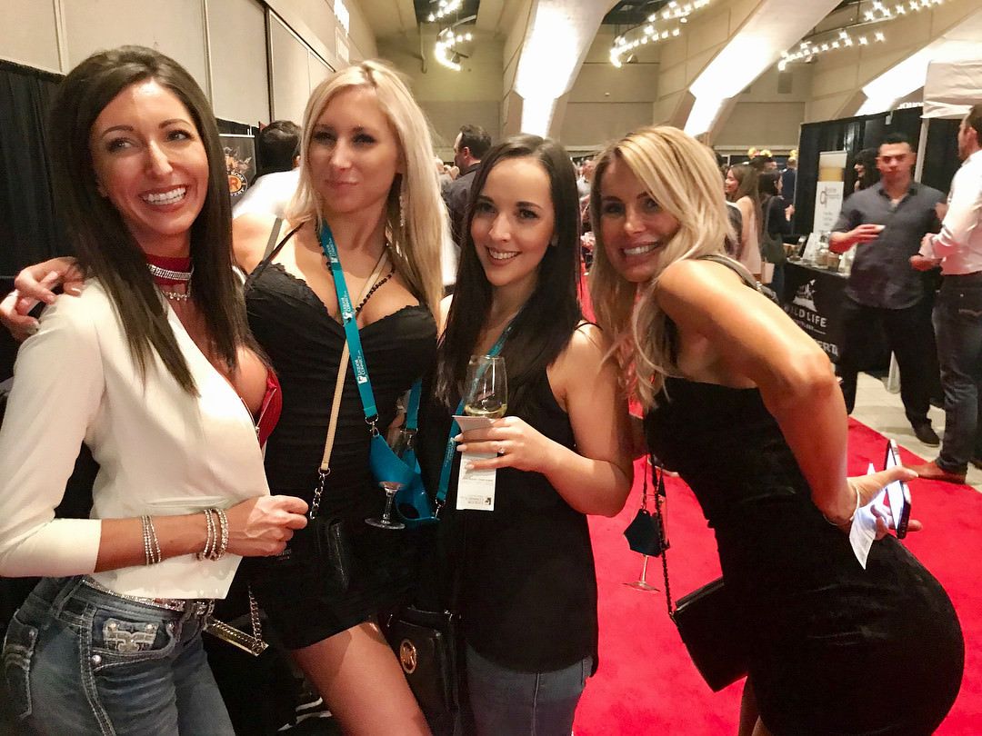 Conference MILFs [4] | Scrolller