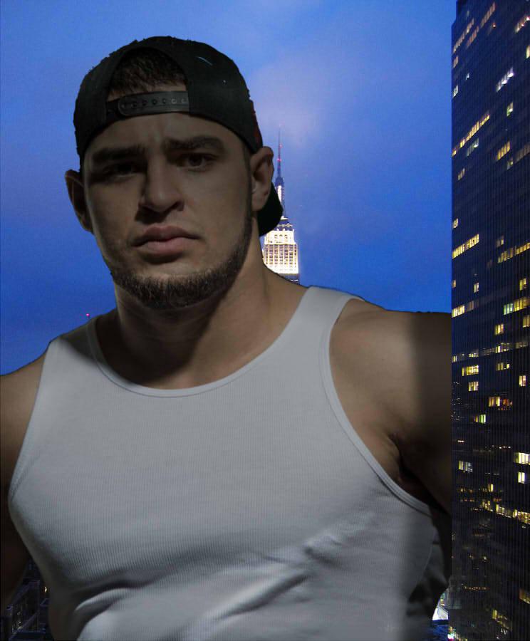 Conflicted giant (peque2145) | Scrolller