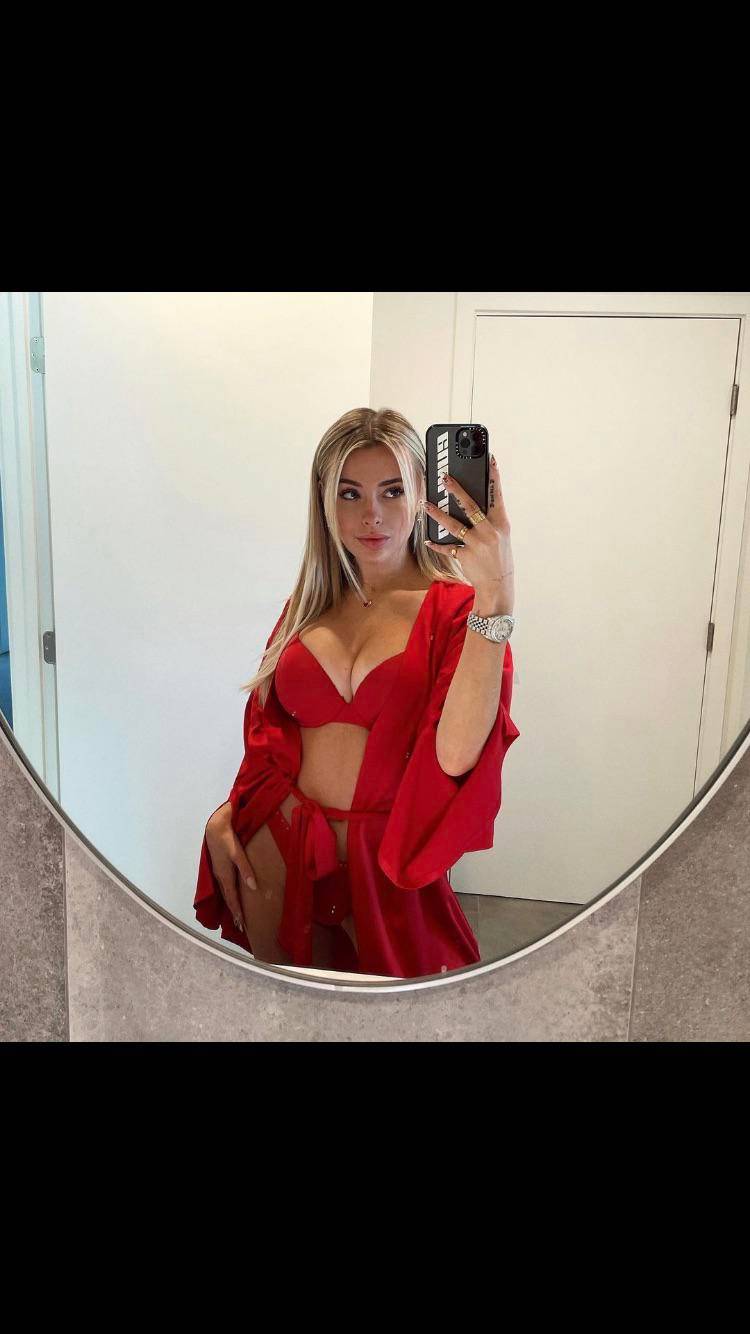 Corinna Full OF for £9.99 - Message Me | Scrolller