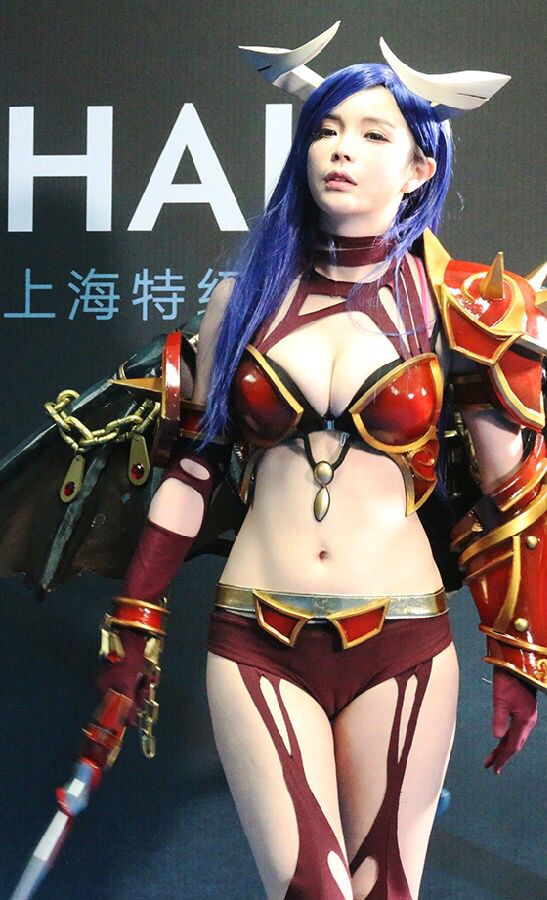 Cosplayer cameltoe (xpost r/dota2) | Scrolller