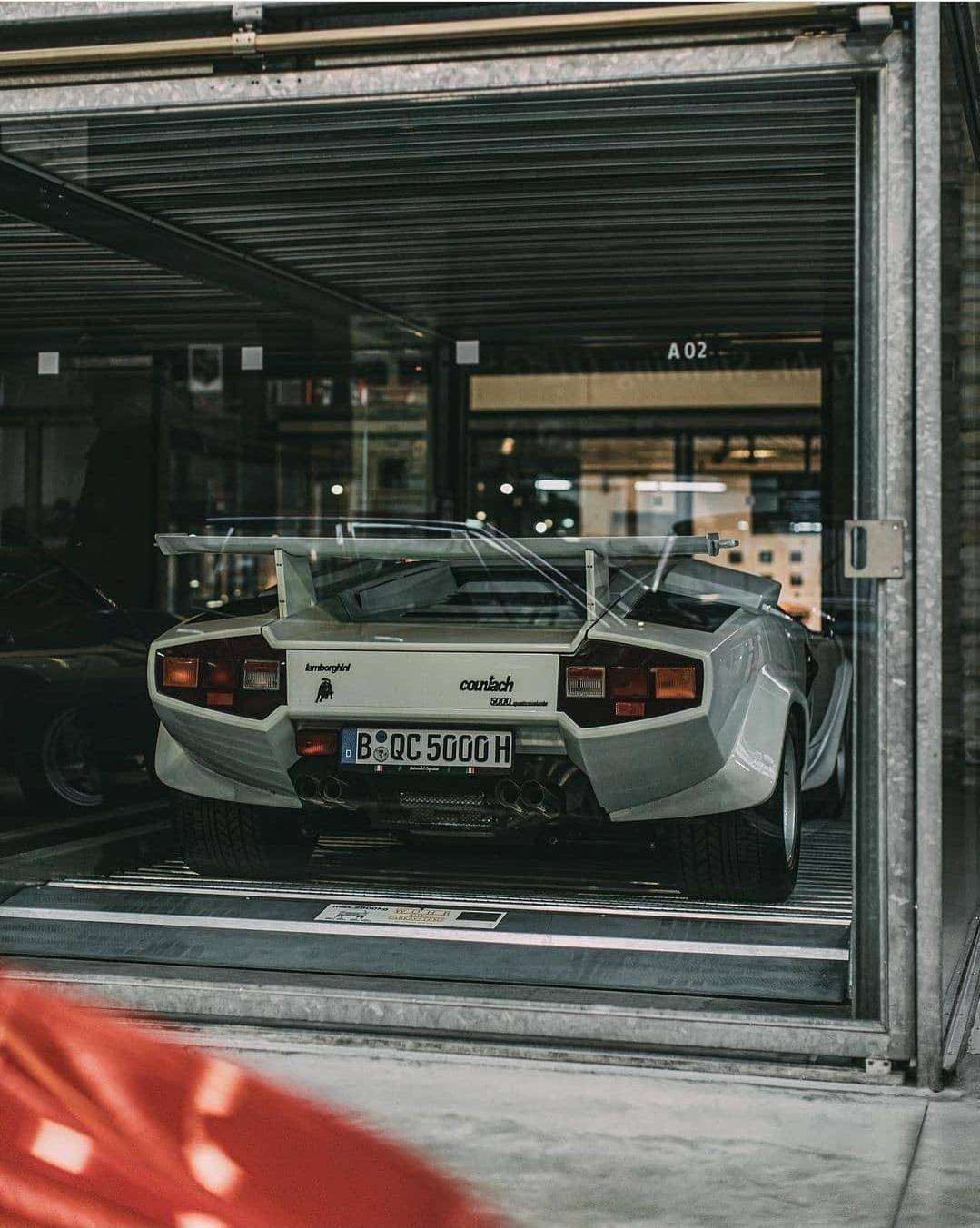 Countach 5000 Quattrovalvole | Scrolller