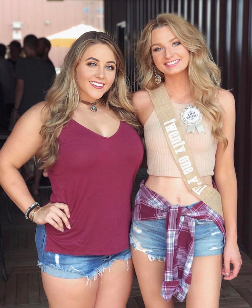 Country Girls Scrolller
