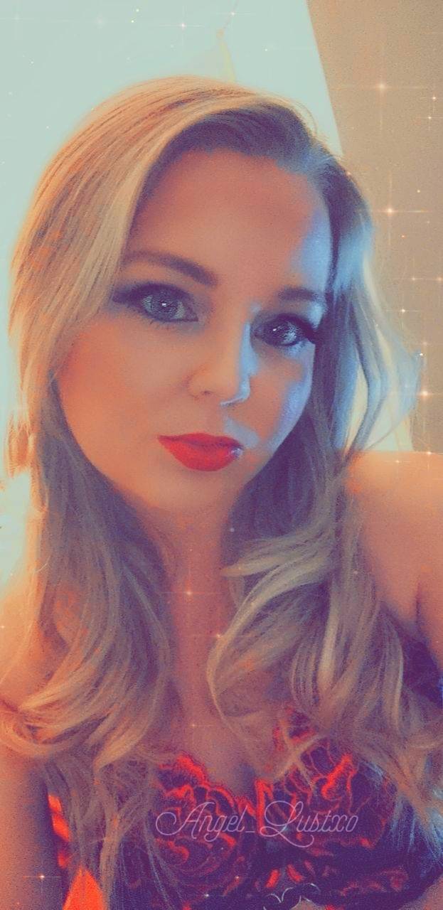 Couple F(31) M(31) looking for a fun female in UK | Scrolller