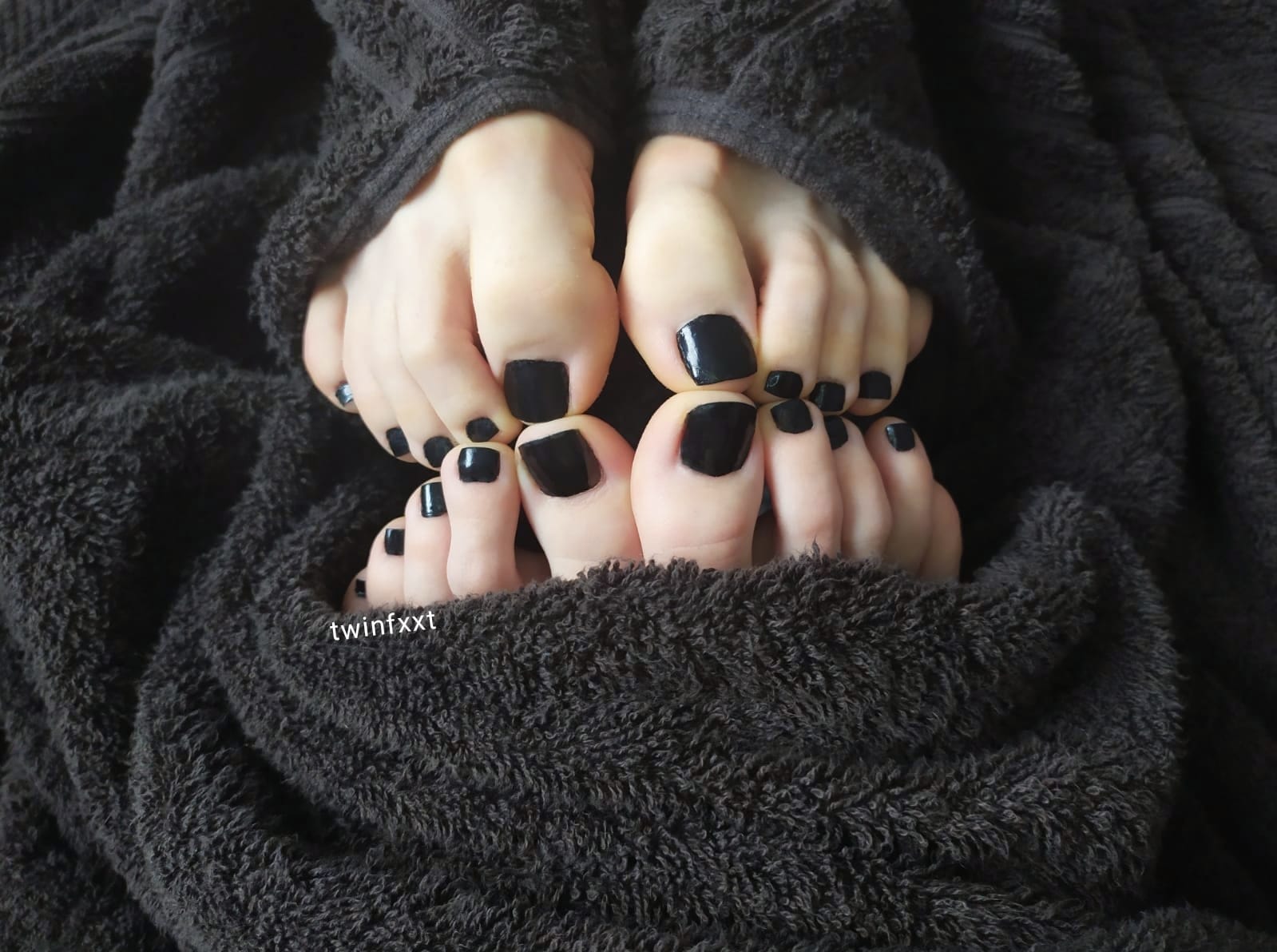Cozy Toes ☺️ Scrolller