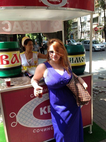 Cracking open a cold one with the twins | Scrolller