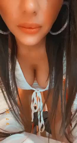 Crazy Babe Alert | Scrolller