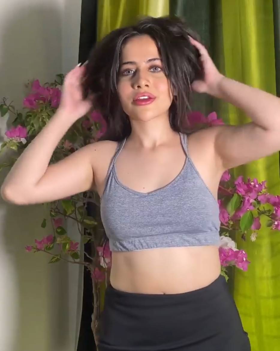 Creamy armpits of Urfi Javed | Scrolller